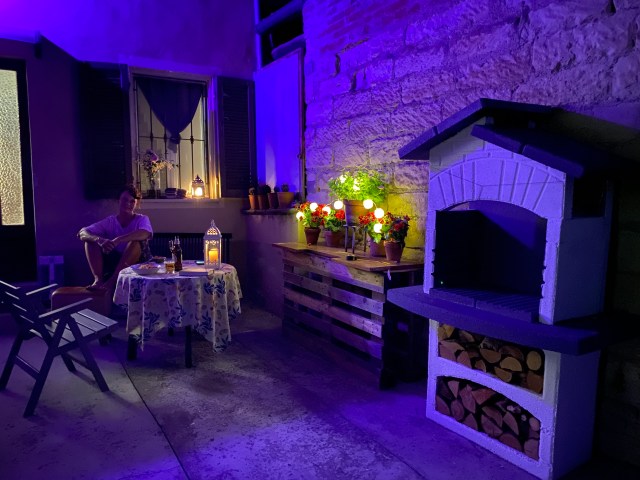 Englishman in Italy | An Englishman and an Italian / English Dictionary